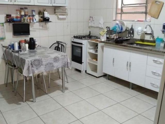 Casa à Venda na Vila Mariri Ampla, Bem Localizada e com Grande Potencial!