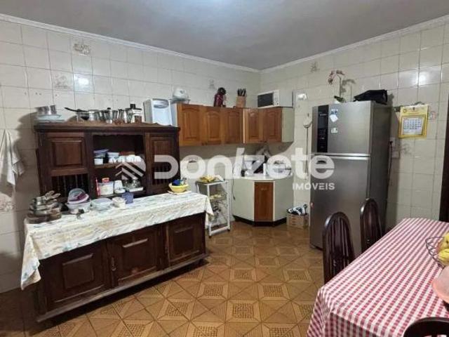 Casa à venda na Vila Metalúrgica Santo André — 3 quartos, 162 m² interna, quintal e pomar