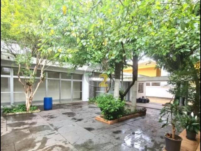 Casa à Venda na Vila Nova Conceição com 5 quartos 1 suíte e 4 vagas