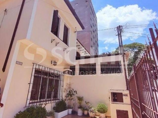 Casa à Venda na Vila Olímpia com 220m², 4 quartos, 1 suíte, 6 vagas