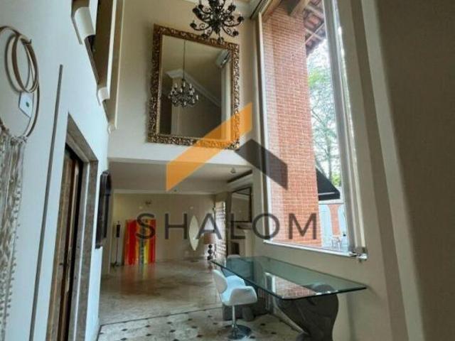 Casa à Venda na Vila Progredior | 450m² | Ambientes Amplos e Piscina