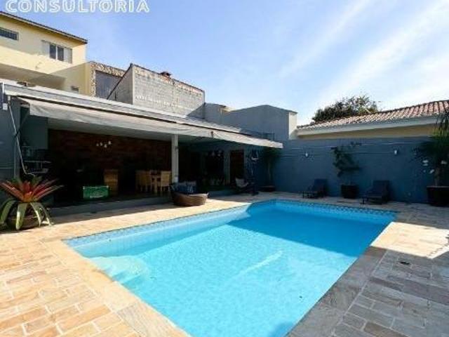 Casa a venda na Vila Rica porteira fechada com 4 dormitórios e piscina aquecida!