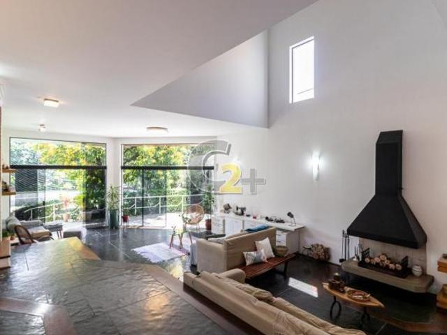 Casa à venda na Vila Romana com 5 quartos, sendo 4 suítes e 4 vagas