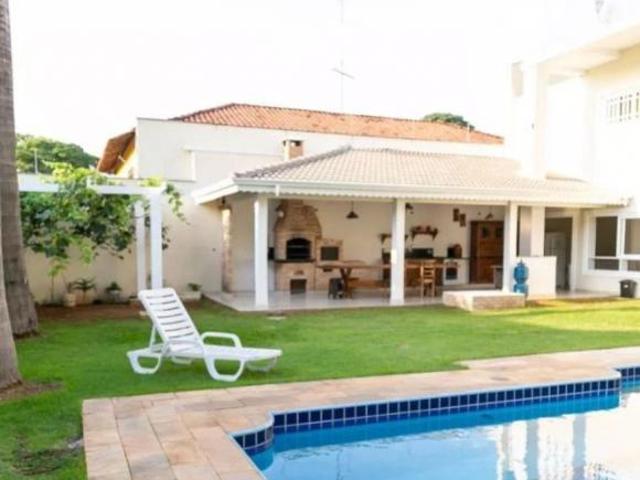 Casa à Venda na Vila Rosália em Guarulhos com piscina e hidromassagem