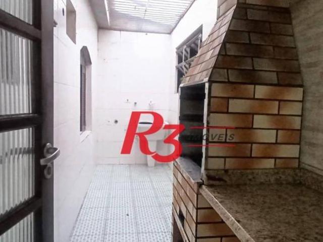 Casa à venda na Vila São Jorge, em Santos, com 2 quartos, 43 m², 1 vaga de garagem! e quintal com ch
