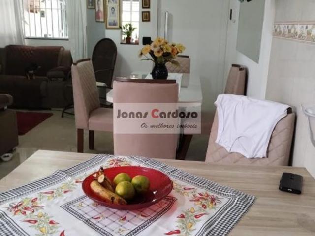 Casa à venda na Vila São Paulo em Mogi das Cruzes. Com 2 quartos, 1 suíte, 1 sala, 2 banheiros, 2 va