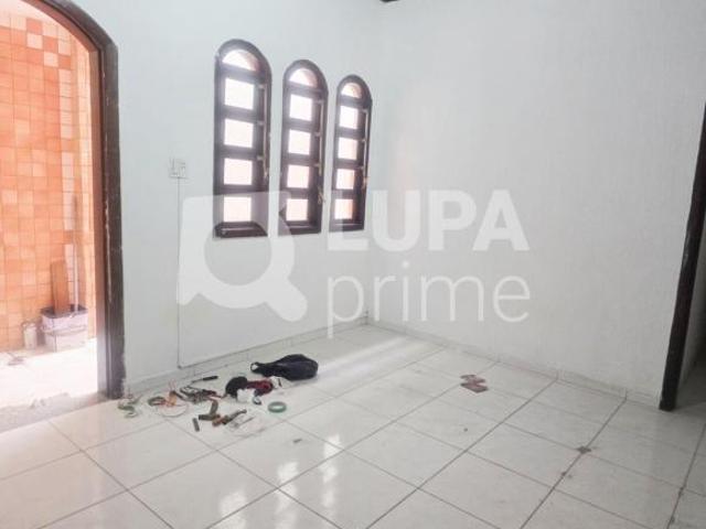 CASA Á VENDA NA VILA SABRINA COM 2 DORMITÓRIOS E 1 VAGA