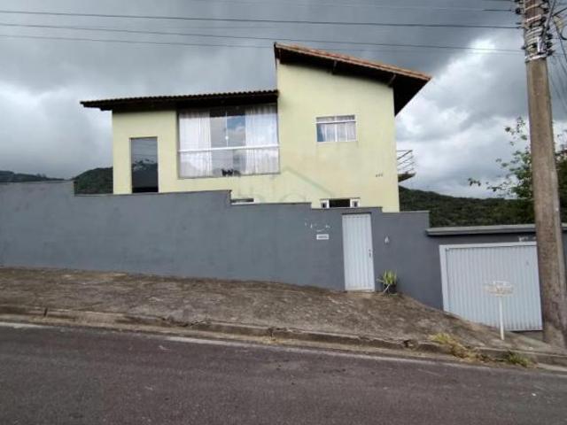 Casa à venda na zona Oeste