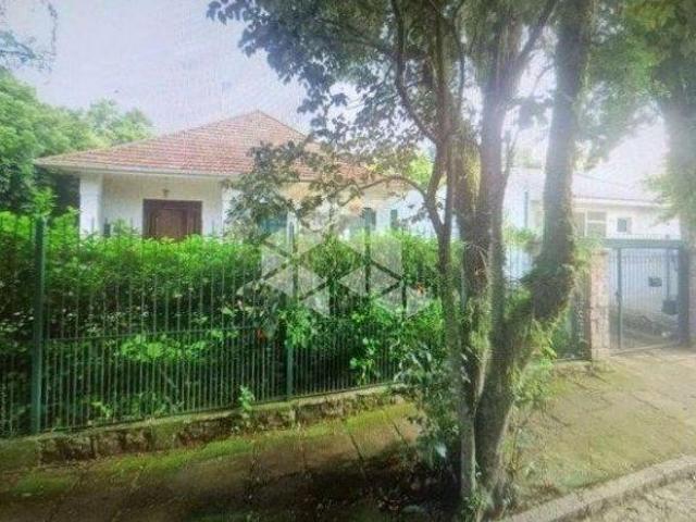 Casa à venda na Zona Sul de Porto Alegre com vista espetacular para o Guaíba
