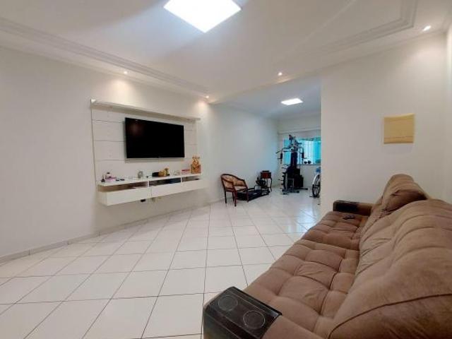 Casa à venda nas Astúrias no Guarujá, SP | QVista Inteligência Imobiliária Gu.