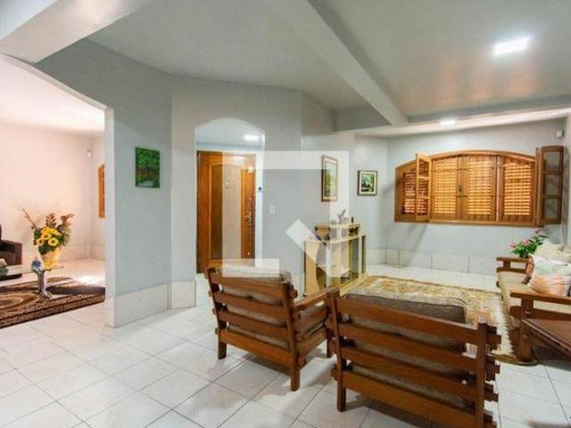 Casa à Venda Niterói, 4 Quartos, 240 m² Canoas