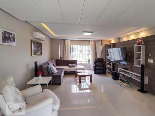 Casa à Venda Niterói, 4 Quartos, 440 m² Canoas
