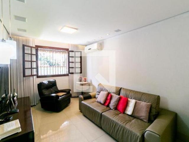 Casa à Venda São Marcos, 4 Quartos, 300 m² Belo Horizonte