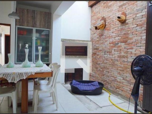 Casa à Venda São Geraldo, 2 Quartos, 228 m² Porto Alegre