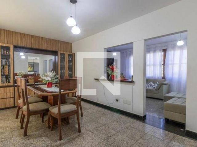 Casa à Venda São Lucas, 4 Quartos, 286 m² Belo Horizonte