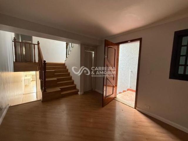 CASA A VENDA, SOBRADO 4 DORMITÓRIOS, SALA, COZINHA, 2 VAGAS + QUINTAL, CHURRASQUEIRA, 5 MINUTOS DA E