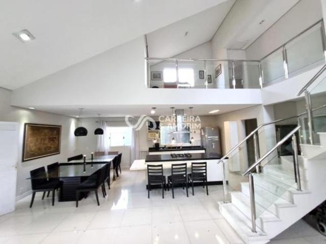 CASA A VENDA, SOBRADO ALTO PADRÃO 4 DORMITÓRIOS, 4 SUÍTES, LAREIRA, 8 VAGAS, AMPLO ESPAÇO GOURMET. T