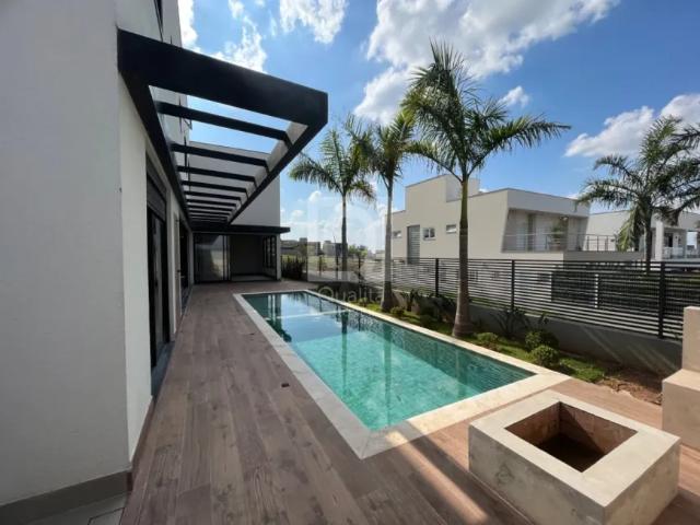 Casa à venda, sobrado com 390 m² de área construída no Condomínio Alphaville Nova Esplanada