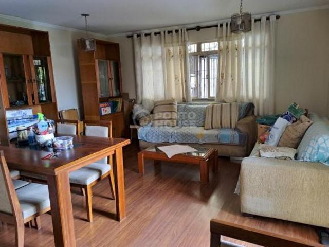 Casa à venda Saúde 3 dormitórios e 2 vagas, a 650 metros do metrô Praça Árvore