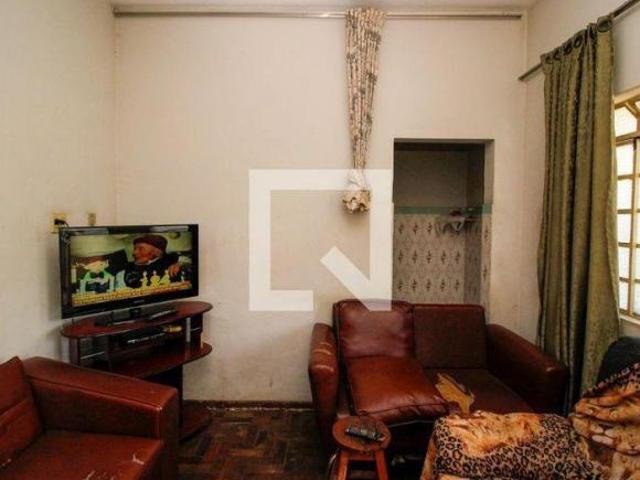 Casa à Venda Sagrada Família, 2 Quartos, 1480 m² Belo Horizonte