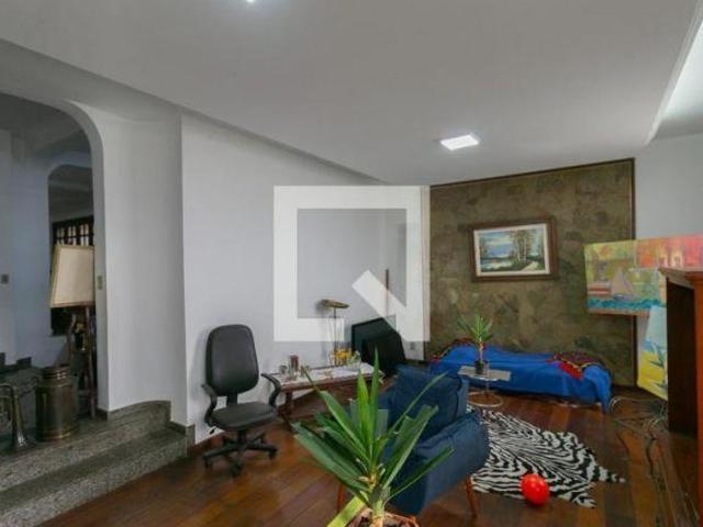 Casa à Venda Sagrada Família, 4 Quartos, 600 m² Belo Horizonte