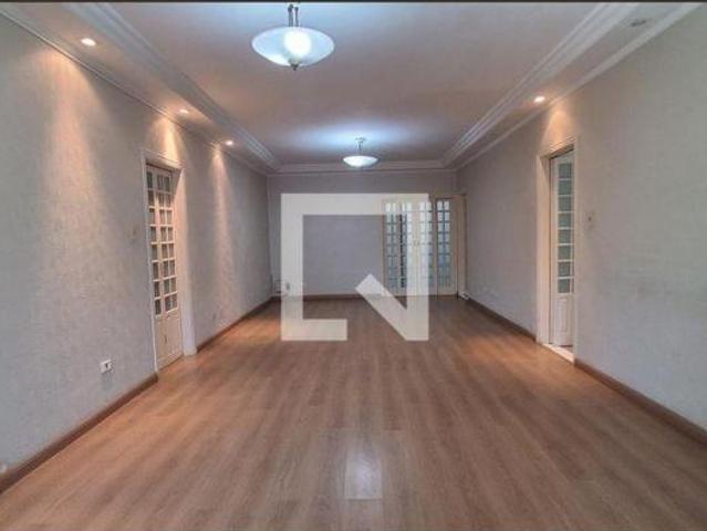 Casa à Venda Santo Antônio, 2 Quartos, 253 m² São Caetano do Sul