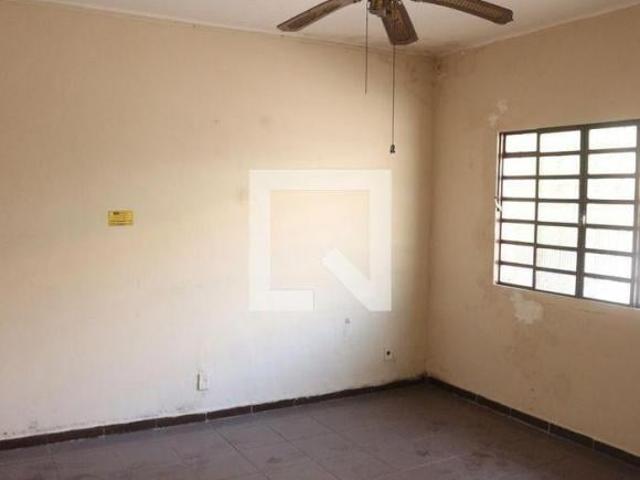 Casa à Venda Santo Antônio, 2 Quartos, 300 m² São Caetano do Sul
