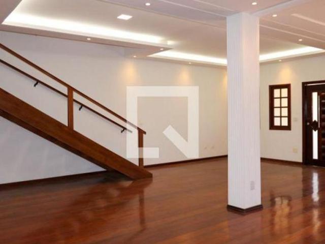 Casa à Venda Santo Antônio, 3 Quartos, 480 m² São Caetano do Sul