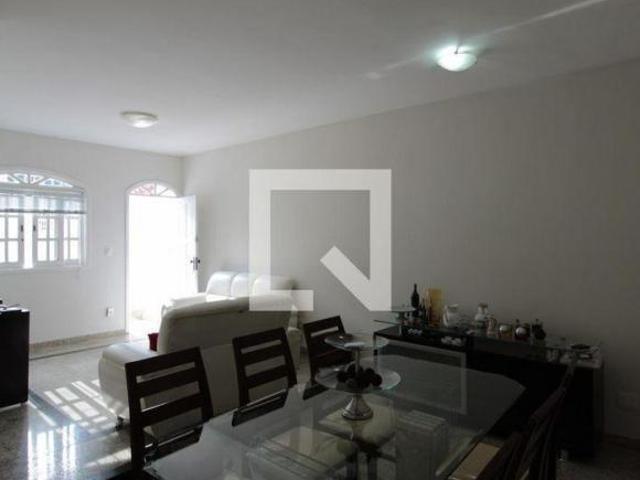 Casa à Venda Santa Amélia, 3 Quartos, 240 m² Belo Horizonte