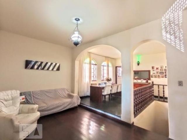 Casa à Venda Santa Amélia, 3 Quartos, 240 m² Belo Horizonte