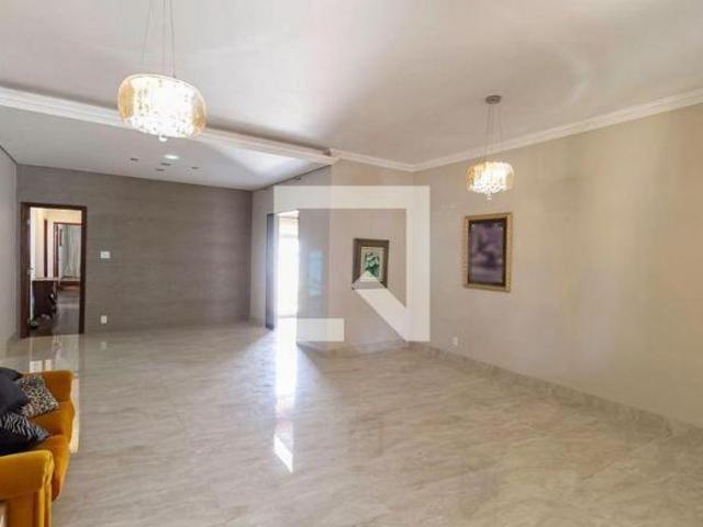 Casa à Venda Santa Amélia, 4 Quartos, 256 m² Belo Horizonte