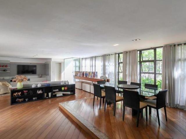 Casa à Venda Santa Lúcia, 3 Quartos, 561 m2