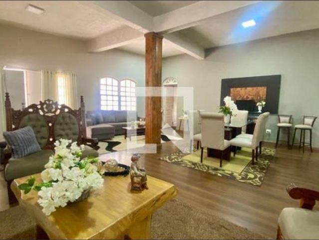 Casa à Venda Santa Lúcia, 4 Quartos, 490 m2