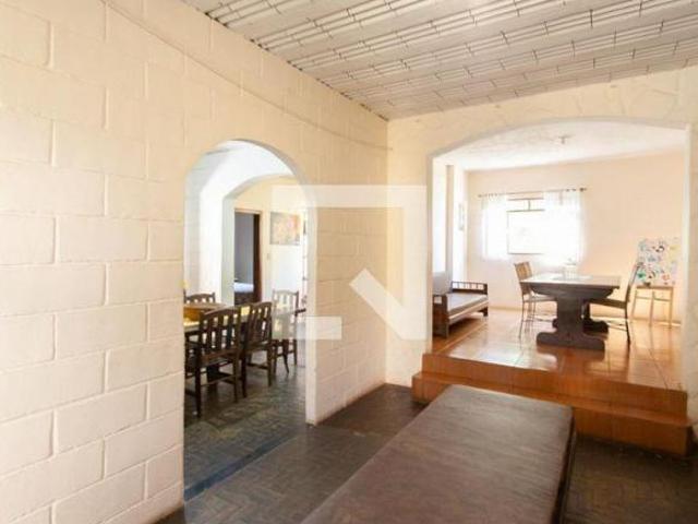 Casa à Venda Santa Mônica, 2 Quartos, 720 m² Belo Horizonte