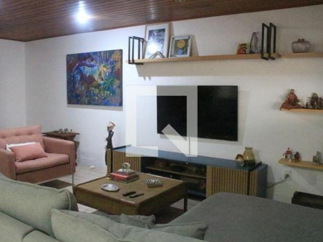 Casa à Venda Santa Maria, 3 Quartos, 299 m2