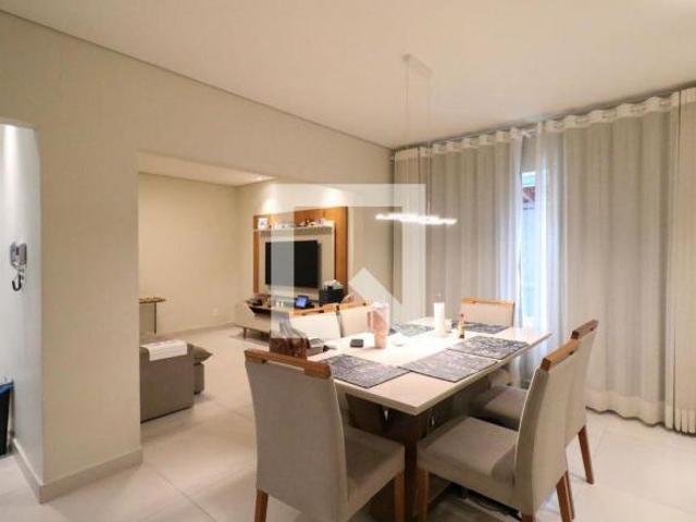 Casa à Venda Santa Maria, 2 Quartos, 200 m2