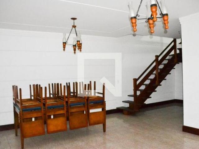 Casa à Venda Santa Maria, 6 Quartos, 229 m2