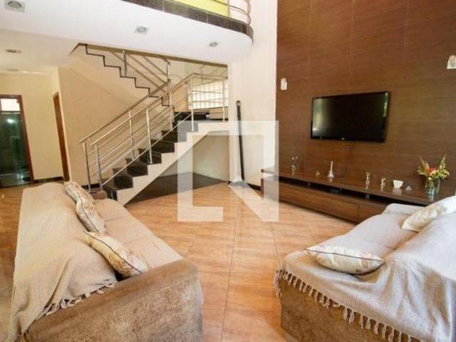 Casa à Venda Sapucaias III, 4 Quartos, 350 m² Contagem