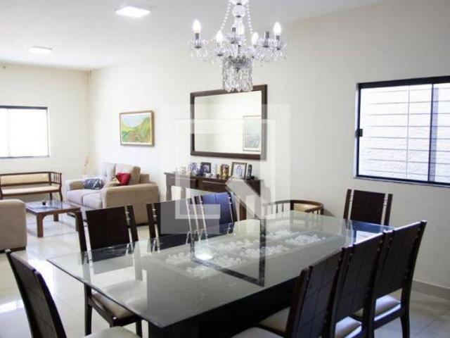 Casa à Venda Setor Leste Vila Nova, 4 Quartos, 250 m² Goiânia