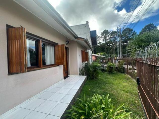 Casa à venda semi mobiliada com 03 dormitórios em Ana Rech, Caxias