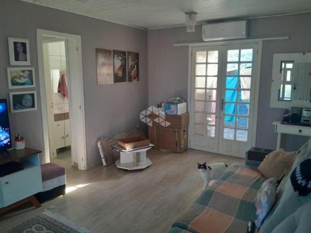 Casa a venda semimobiliada com 3 dormitorios, 2 banheiros com patio na Hipica