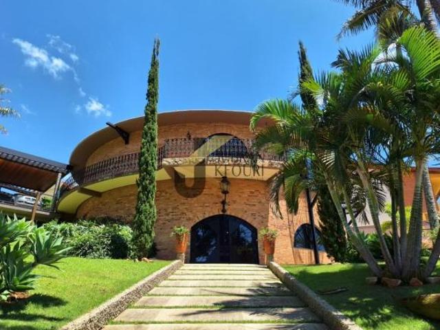 Casa à venda, Serra Negra SP. Casa com 4 suítes 1 máster,Sala de cinema/boate. Academia, Salão
