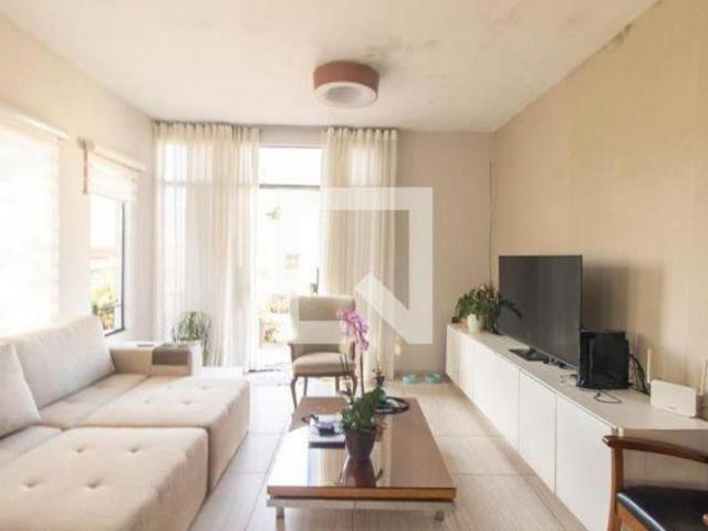 Casa à Venda Sítio Cercado, 3 Quartos, 300 m² Curitiba