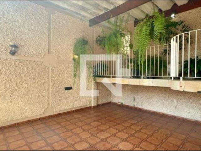 Casa à Venda Sumaré, 3 Quartos, 192 m² São Paulo