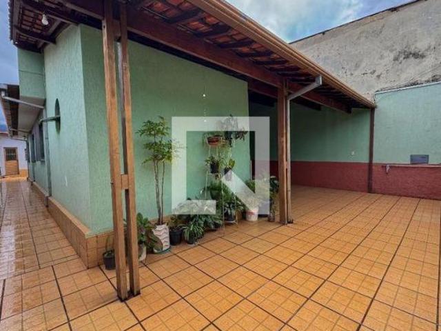 Casa à Venda Pompéia, 3 Quartos, 220 m² Belo Horizonte