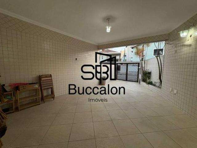 Casa à Venda — Ponta da Praia, Santos | 207 m² • 3 Suítes • Closet • Quintal com Churrasqueira