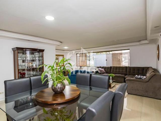 Casa à venda por R$ 1.700.000 no Seminário Curitiba/PR