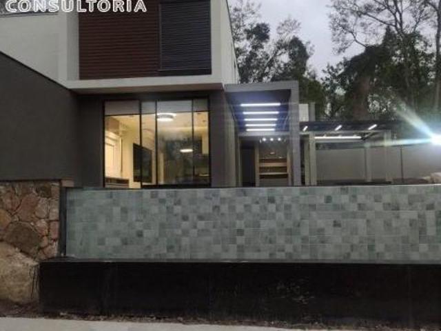 Casa a venda porteira fechada, totalmente mobiliada no La Reserva I em Atibaia