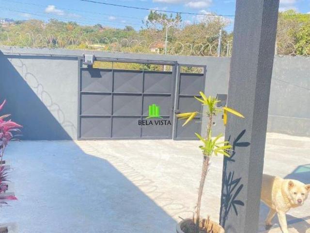 Casa à Venda Porteira Fechada de frente a Lagoa