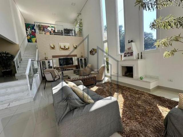 CASA À VENDA PORTEIRA FECHADA NO CONDOMÍNIO BEVERLY HILLS